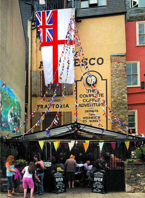 Cafe Alf Resco in Regatta Mood - White Sails Gallery